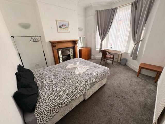 Room at Queens Gate Street, Hull