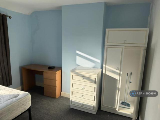Room at Queens Road, Nottingham