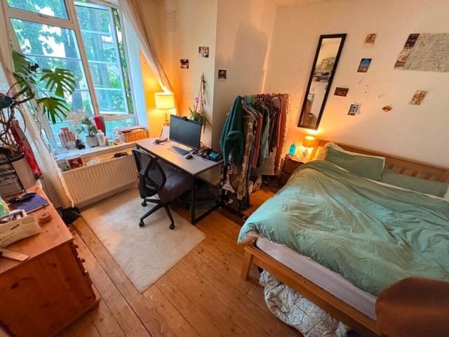 Room at Queen's Road, Bristol