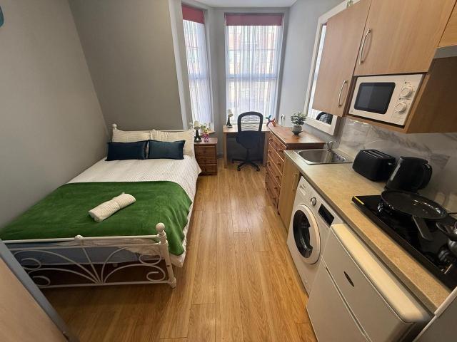 Room at Queens Road, Coventry