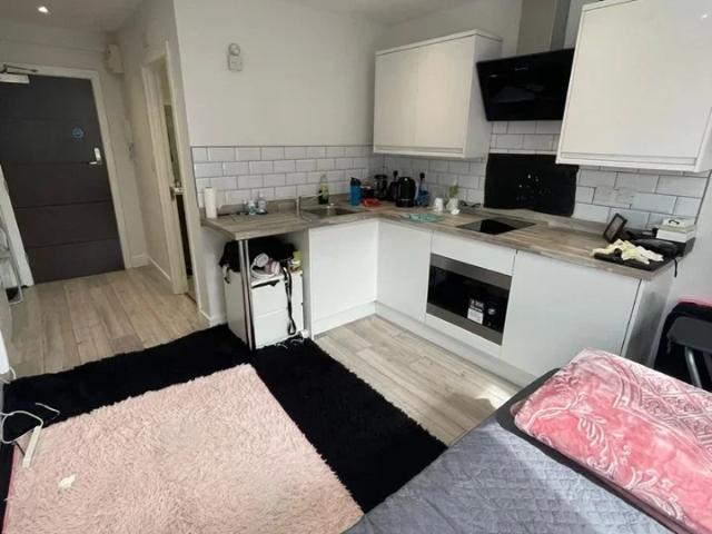Room at Queens Road, Coventry