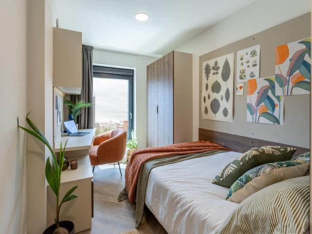 Room at Queens Road East, Nottingham