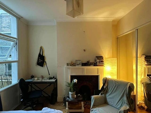 Room at Queen's Road, Greater London