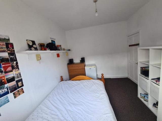 Room at Queens Road, Greater London