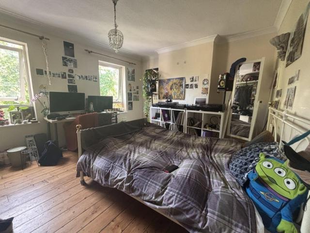 Room at Queens Road, Greater London