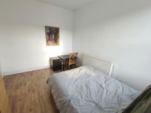 Room at Queens Road, Greater London