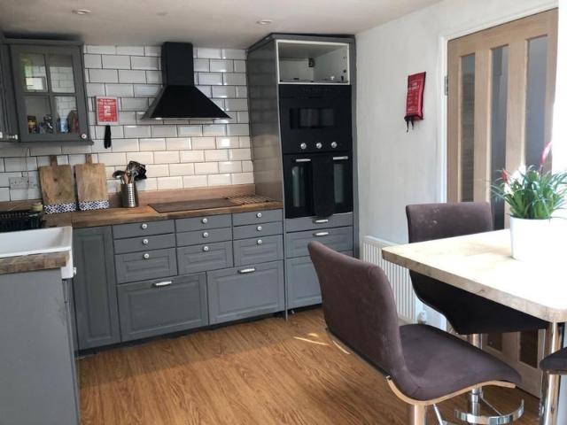 Room at Queen's Road, Greater London