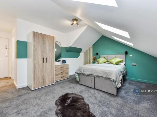 Room at Queens Road, Portsmouth