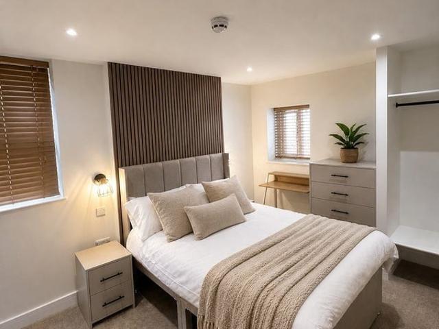 Room at Queens Road, Portsmouth