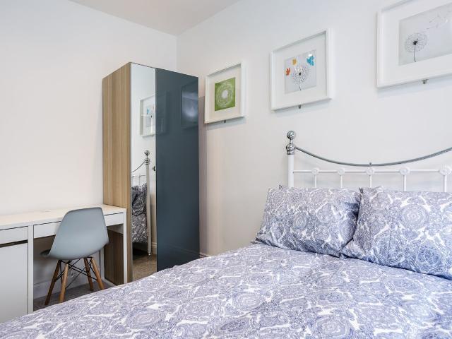 Room at Queens Road, Portsmouth