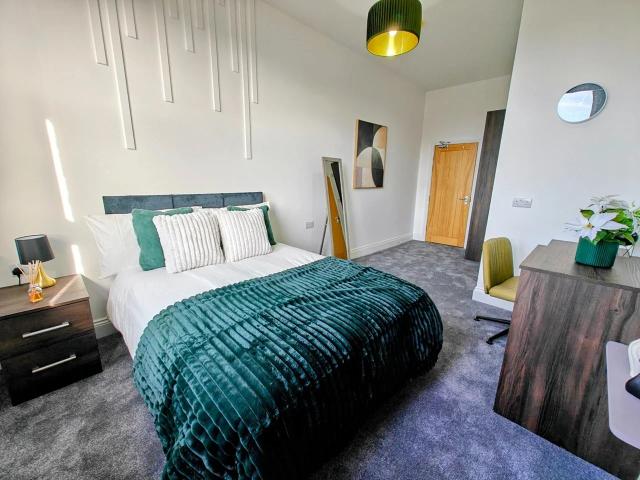 Room at Queens Road, Preston