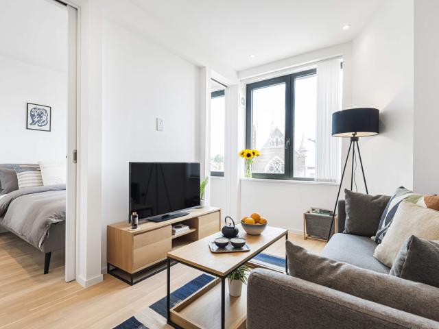 Room at Queens Road, Reading