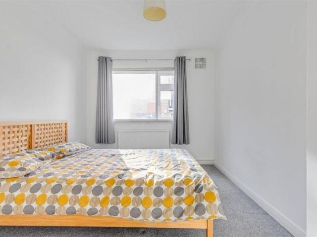 Room at Queensgate Gardens, Greater London