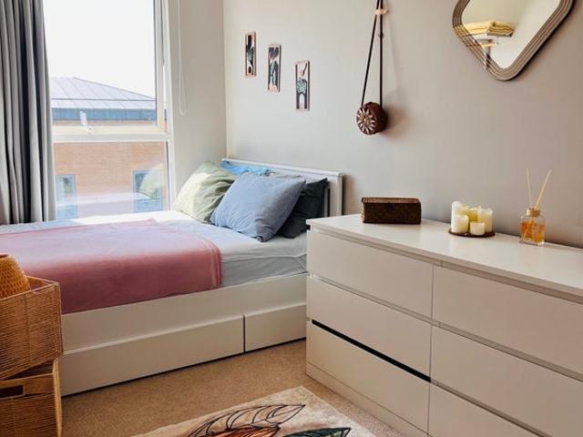 Room at Queensland Road, Greater London