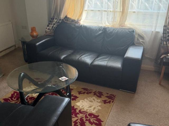 Room at Queensland Road, Greater London