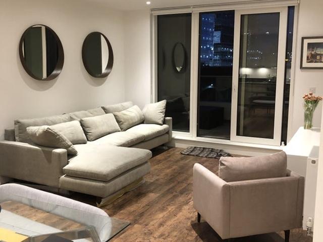 Room at Queenstown Road, Greater London