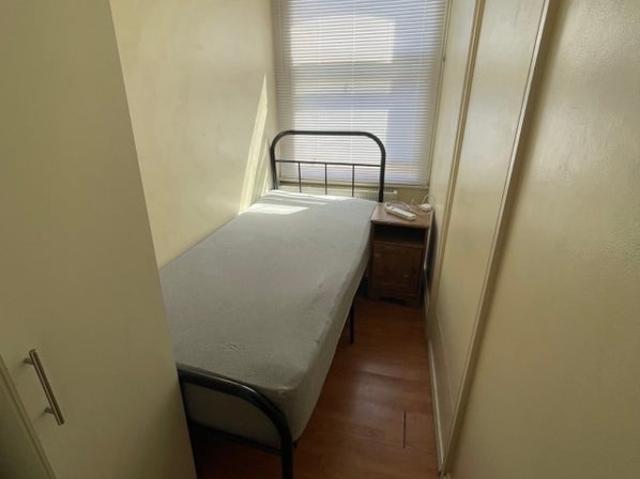 Room at Queenstown Road, Greater London