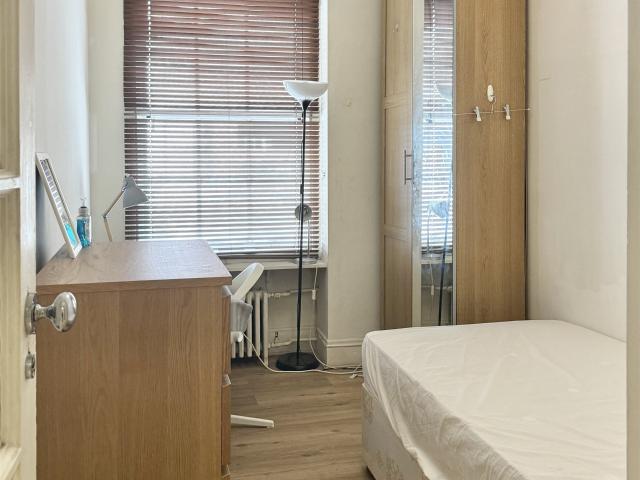 Room at Queensway, City of Westminster