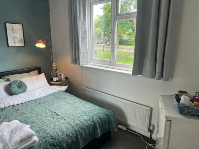 Room at Queensway, Royal Leamington Spa