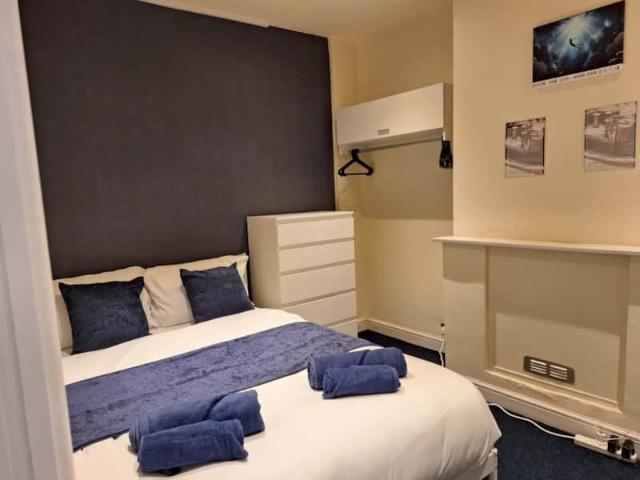 Room at Querneby Road, Nottingham