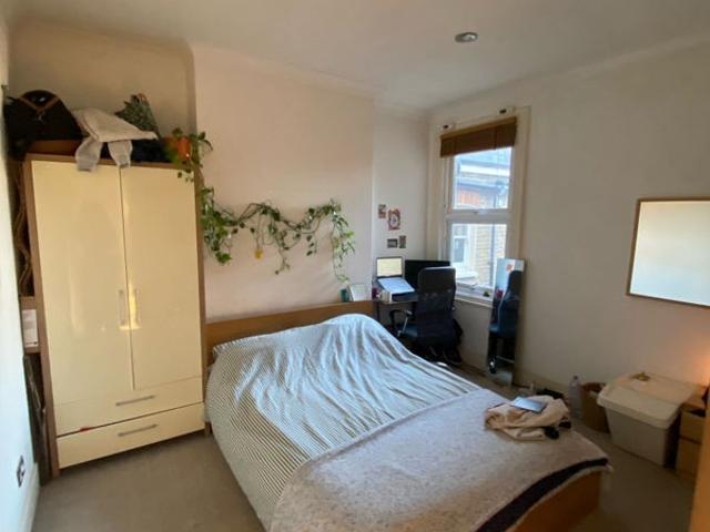 Room at Quinton Street, Greater London