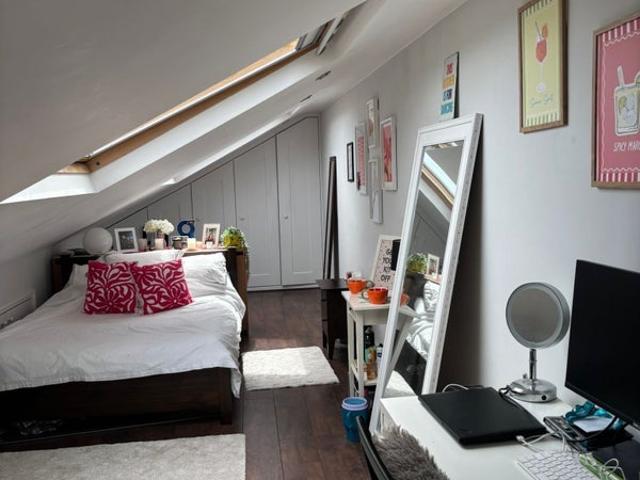 Room at Quinton Street, Greater London