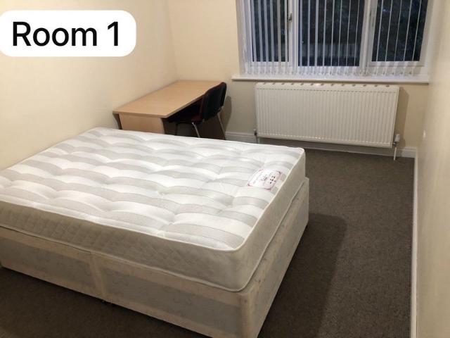 Room at Quinton Road, Birmingham