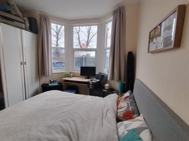 Room at Quicks Road, Greater London