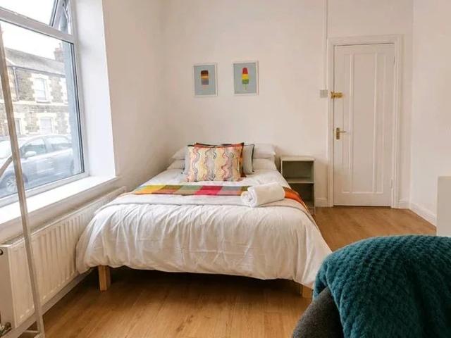 Room at Ruby Street, Cardiff