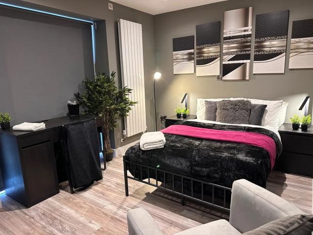 Room at Runnelfield, Greater London