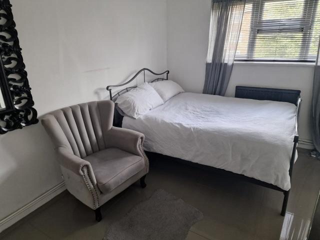 Room at Rush Green Gardens, Greater London