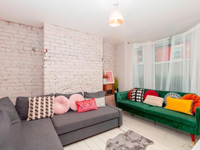 Room at Ruskin Avenue, Manchester