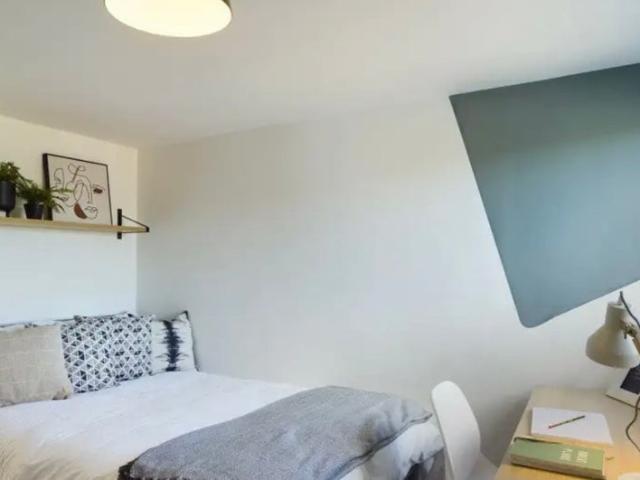 Room at Ruskin Avenue, Manchester