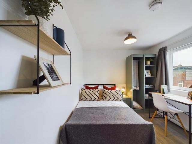 Room at Ruskin Avenue, Manchester
