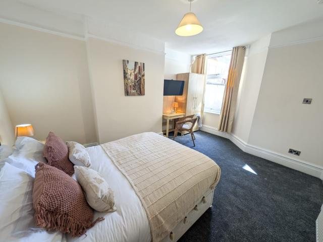 Room at Ruskin Road, Crewe