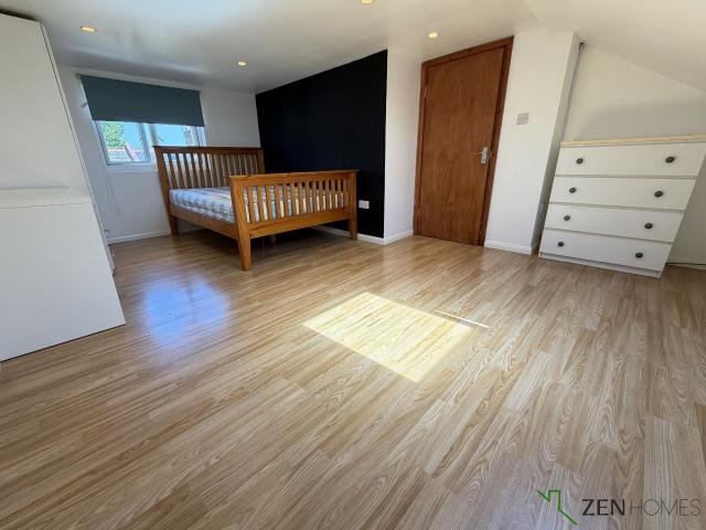 Room at Russell Avenue, Greater London