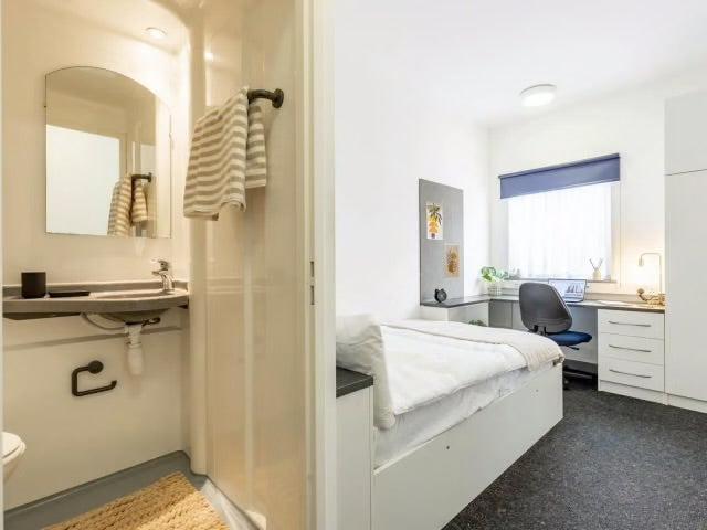 Room at Russell Street, Nottingham