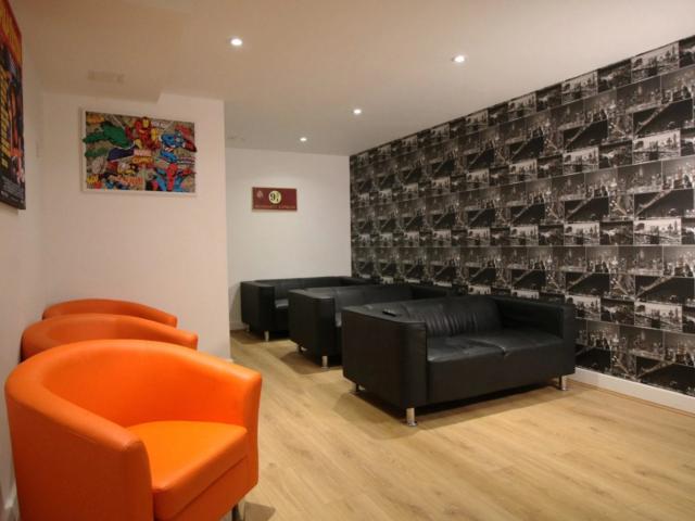 Room at Russell Street, Nottingham