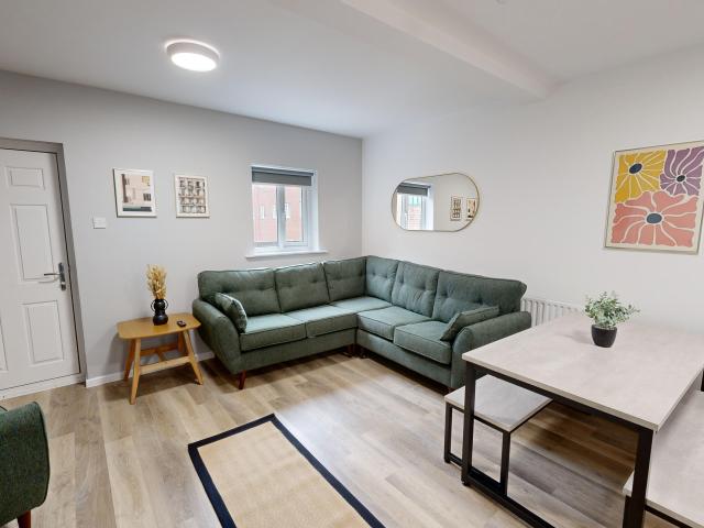 Room at Russell Street, Nottingham