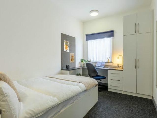 Room at Russell Street, Nottingham