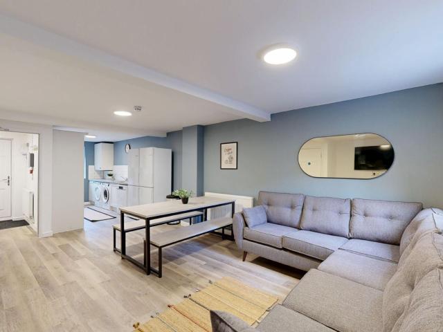 Room at Russell Street, Nottingham