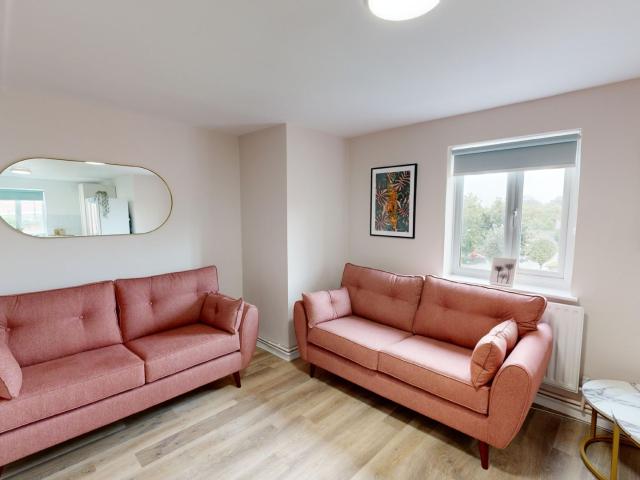 Room at Russell Street, Nottingham