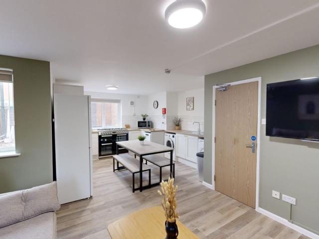 Room at Russell Street, Nottingham