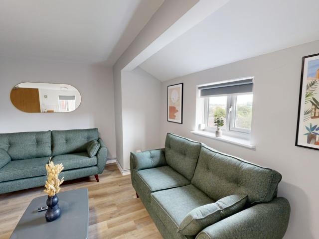 Room at Russell Street, Nottingham