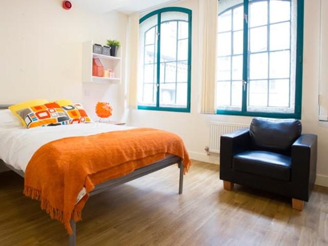 Room at Russell Street, Nottingham