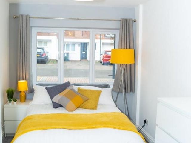 Room at Russell Way, Crawley