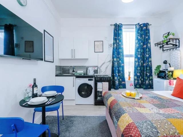 Room at Russell Terrace, Royal Leamington Spa