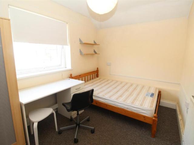 Room at Ruthin Gardens, Cardiff