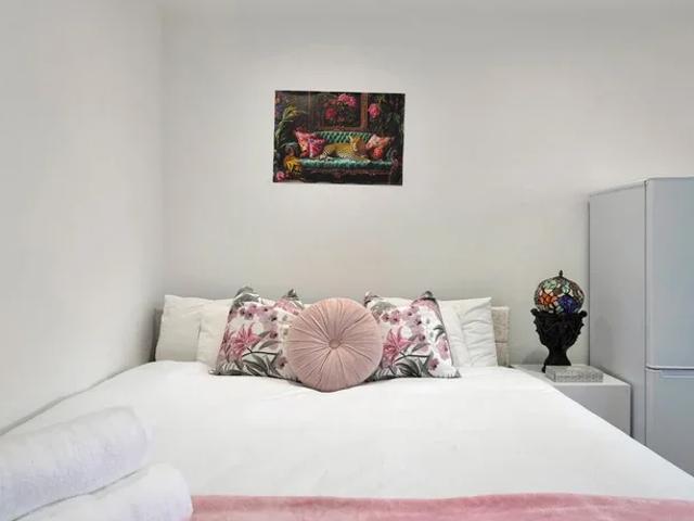 Room at Ryefield Avenue, Greater London