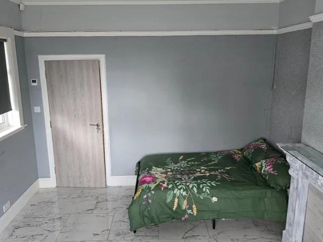 Room at Ryland Road, Birmingham